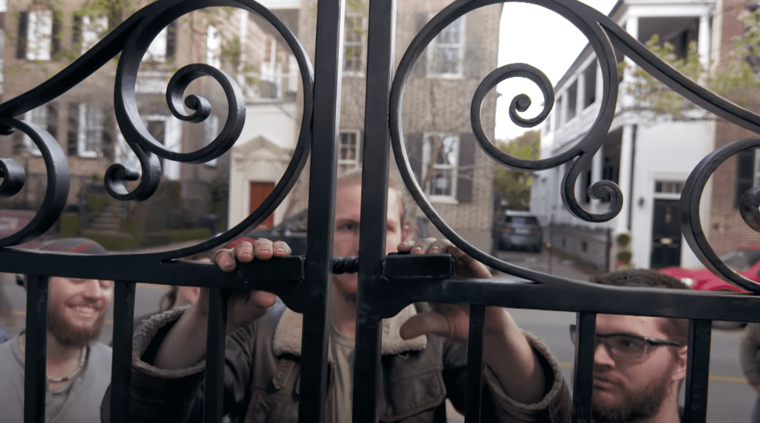 Custom Iron Gates: Ultimate Guide to Aesthetics, Security, and Maintenance